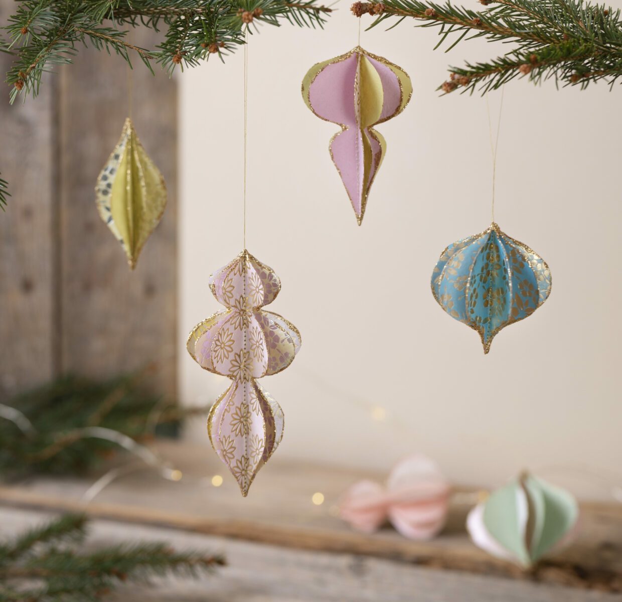 7 nye hits til din hjemmelagde julepynt av papir - CChobby Blog